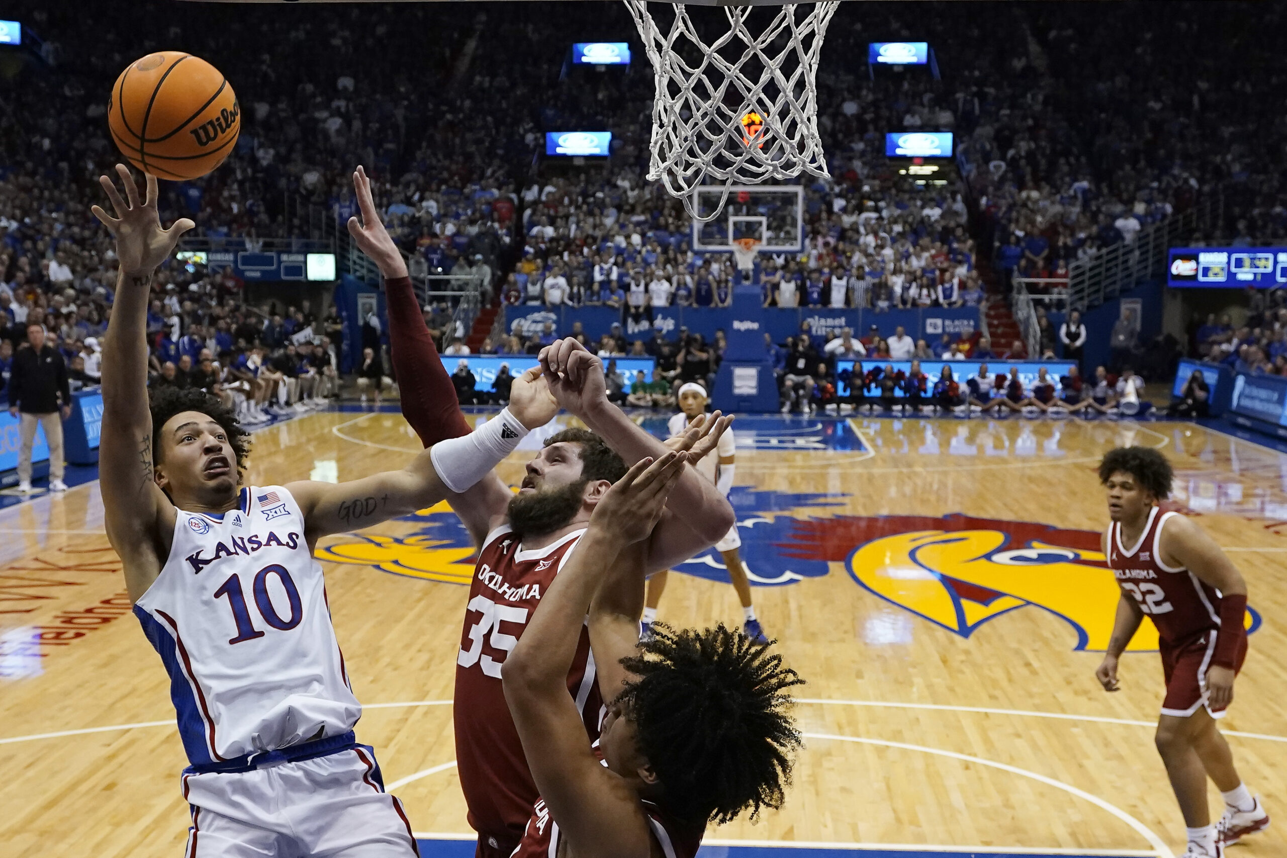 A closer look at why the Jayhawks struggled at the rim in win over ...